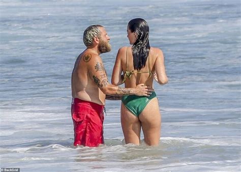 Hot New Sarah Brady Bikini Pics