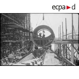 ImagesDéfense Dans le chantier naval de Brème l assemblage d un sous