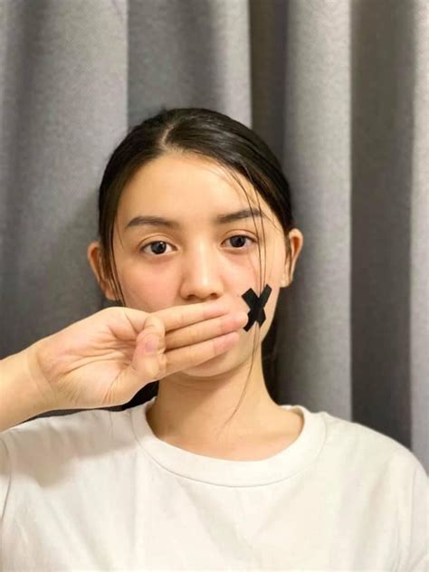 ပြည်သူထဲကပြည်သူတစ်ဦးဖြစ်တာကြောင့် အသံတိတ်သပိတ်နေ့မှာလည်း တစ်တပ်တစ်အား ပူးပေါင်းပါဝင်နေတဲ့ ခင်ဝင့