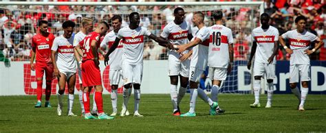 DFB Pokal VfB Stuttgart zieht problemlos in nächste Runde ein