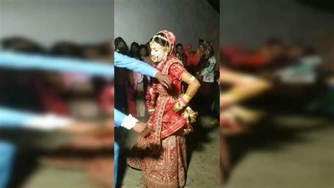 Bhojpuri Video Viral Video Bride And Groom Dance To Bhojpuri Song