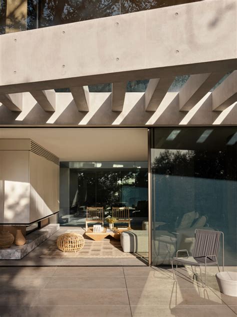 Home Tour Black Vespa Home By Stafford Architecture Est Living