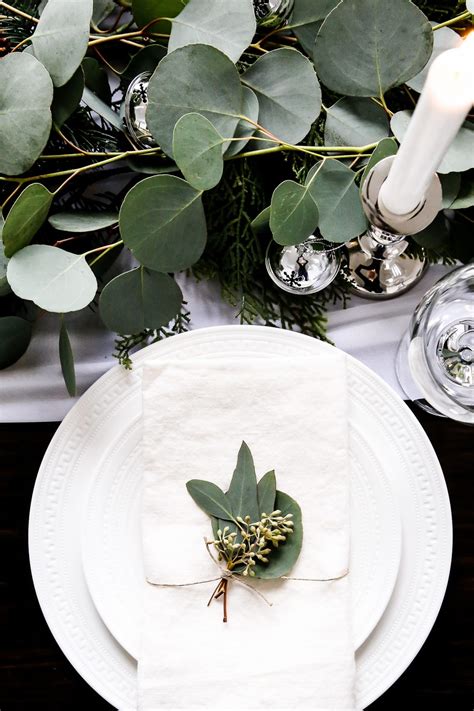 46 Diy Christmas Table Decorations And Holiday Centerpieces