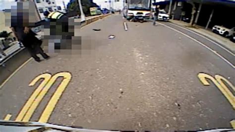 疑闖紅燈！16歲少女騎機車碰撞公車 送醫不治