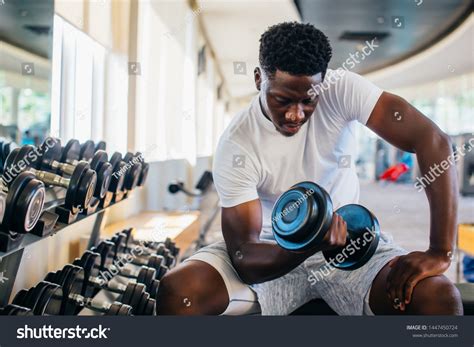 821136 웨이트 트레이닝 이미지 스톡 사진 및 벡터 Shutterstock