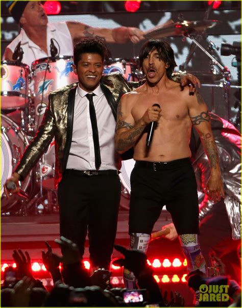 Red Hot Chili Peppers Super Bowl Halftime Show 2014 Video Photo