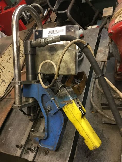 Henrob Self Piercing Riveting Machine Riveting Machinery