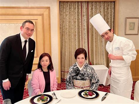 花をまつ心の果や春の月『クラブ由美四十周年記念感謝の集い』試食会＆新刊【銀座ママのビジネス哲学】 銀座由美ママの心意気