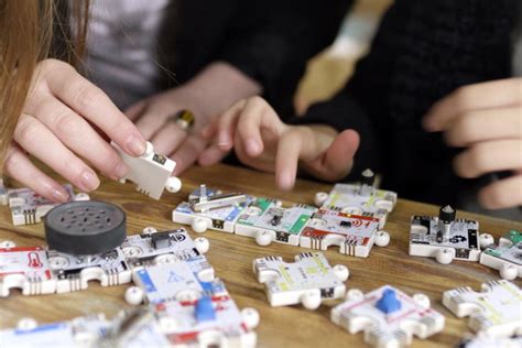 Teaching Coding In The Easiest Way Possible Through Tech Embedded Puzzle Pieces Yanko Design