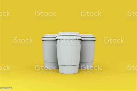 노란색 배경에 흰색 플라스틱 캡과 함께 갈 세 개의 빈 흰 종이 머그잔 0명에 대한 스톡 사진 및 기타 이미지 0명 3차원