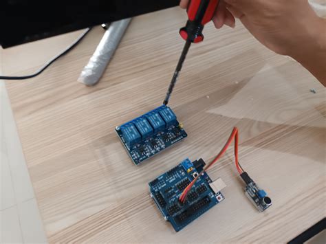 โปรเจค Arduino ควบคุมการติด ดับ Led 3 ดวง ด้วย เสียงปรบมือ รับทําโปร