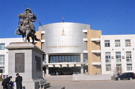 Өмнөговь аймгийн прокурор 200 сая төгрөгөөр машин авна