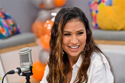 Simone Mendes diz que já se acostumou carreira solo Virei a chave