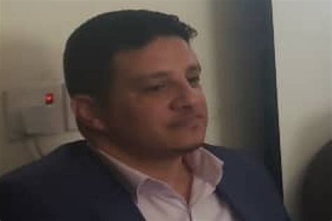 الحوثيون يعتقلون مسؤولاً صحياً في صنعاء