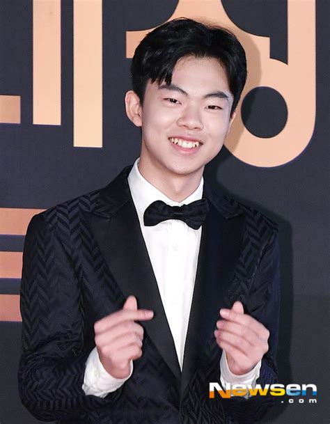 정준원 ‘장난꾸러기 미소로 인사 Kbs 연기대상 포토엔hd 손에 잡히는 뉴스 눈에 보이는 뉴스 뉴스엔