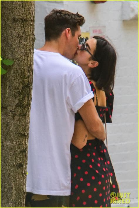 Photo Dua Lipa Isaac Carew Pda 05 Photo 4103638 Just Jared