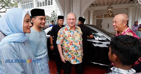 Agong Hadir Ke Rumah Terbuka Aidilfitri Mb Johor Buletin Tv3 Malaysia
