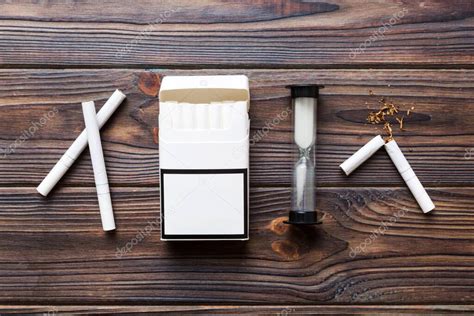 Cigarrillo Roto Sobre Fondo Blanco World No Tobacco Day Tabaco Y