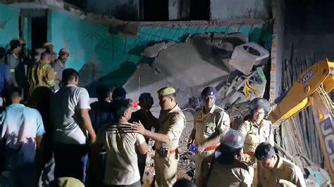 Up बुलंदशहर में सिलेंडर ब्लास्ट से गिरी घर की छत 6 लोगों की मौत कई