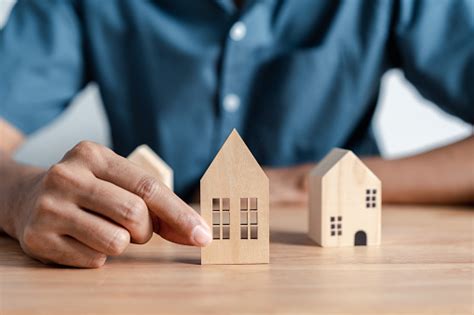 부동산 이자 연구 최고 금리 남자 선택 주택 금융 대출 증가투자 계획사업 부동산은행 이익 투자자 사고 전략 Po에 대한 스톡 사진 및 기타 이미지 Istock