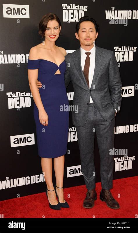 Los Angeles Ca Usa 23rd Oct 2016 Steven Yeun Lauren Cohan At