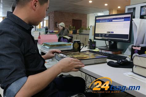 Миний 24 цаг Ном бол ертөнцийг харах цонх биш зүгээр л талх
