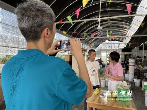 “爱心助农帮帮团” 直播带货助农销售