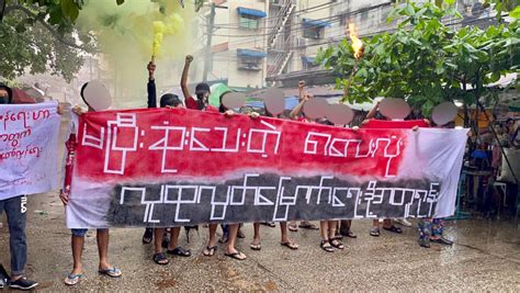 ရန်ကုန်တွင် ၈ လေးလုံး ပြည်သူ့ဒီမိုကရေစီအရေးတော်ပုံ နှစ်ပတ်လည် အထိမ်း အမှတ်အဖြစ် စစ်အာဏာရှင် ဖြုတ