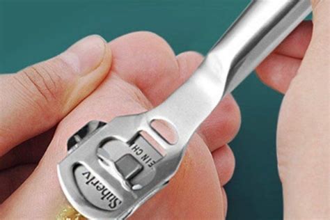 핸드·풋 손가락 굳은살제거 굳은살제거칼 티눈 발바닥 뒤꿈치 각질제거 콘커터 실버 오늘의집 쇼핑