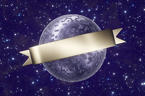 디스코 볼에는 복사 공간과 별이 빛나는 배경으로 황금 배너가 있습니다 웹 사이트 템플릿 및 슬라이드 쇼 프레젠테이션을 위한