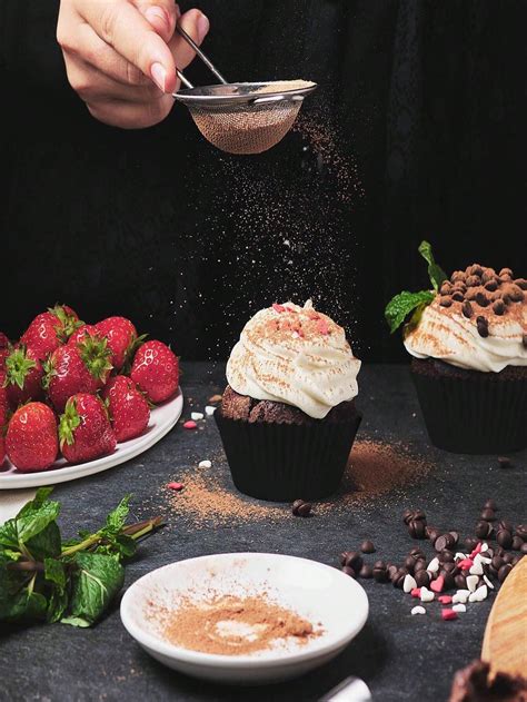 200 Pcs Black Cupcake Liners Muffin Standard Size Baking Cups