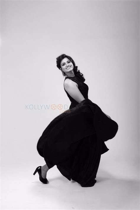 Aan Devathai Joker Actress Ramya Pandian Photos14 38835 Kollywood Zone