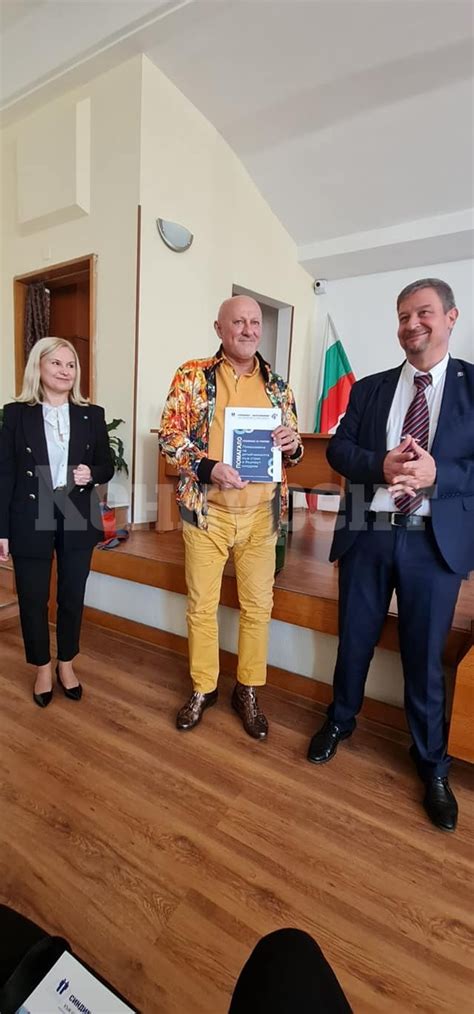 Престижна награда за директора на Средно училище „Христо Ботев“ Враца Konkurent Bg