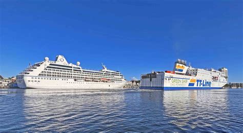Ms Sirena Elegant Oceania Ship On A Hanseatic Cruise Ships At Sea
