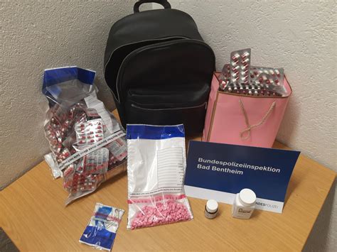 Rucksack Voller Rezeptpflichtiger Arzneimittel Und Drogen Bei