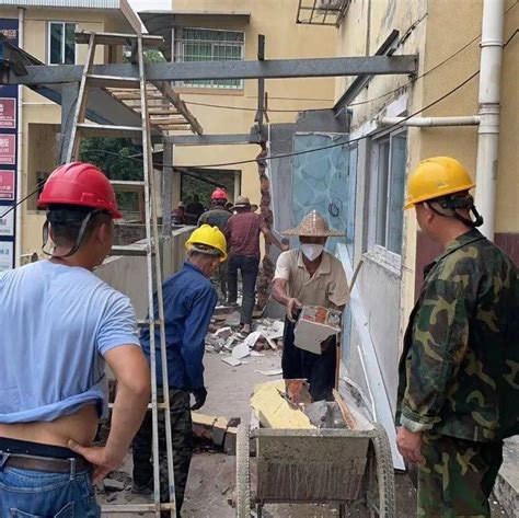 区城管局：拆除违法建筑 消除安全隐患行动执法人员通道