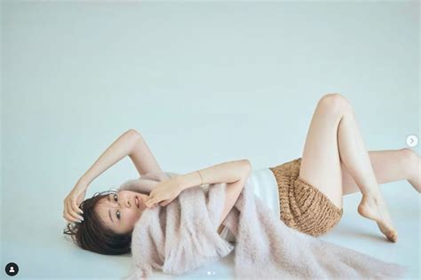 すらり美脚がまぶしい…久間田琳加、マフラーに包まれたショットに「天使すぎる」の声 Entame Next アイドル情報総合ニュースサイト