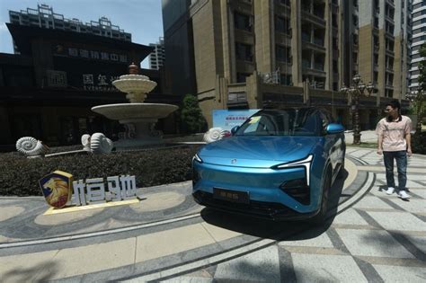 商業熱議》中南海悄悄出手救市？一家沒有營收的中東空殼公司，竟願意出150億，入股破敗的恆大電動車？ 風傳媒