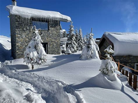 Вила на Попова Шапка во околина на ски центар Kajak Mk