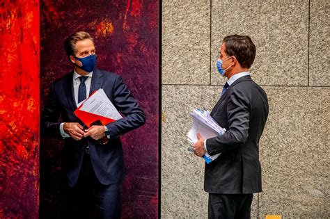 Kabinet Overweegt Avondklok Burgemeesters Vrezen Nekslag Voor