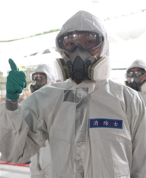【化學兵捷運消毒大家談】團隊合作 全力以赴 軍聞 【化學兵捷運消毒大家談】團隊合作 全力以赴 青年日報