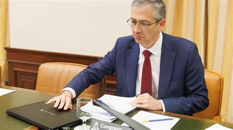 De Cos prevé un impacto suave de la crisis bancaria de EEUU en la