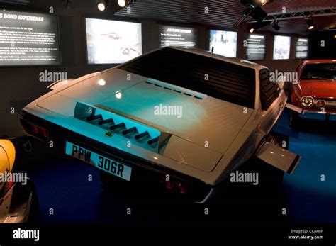 Voiture sous marine Lotus du Spy qui m a aimée dans l exposition James