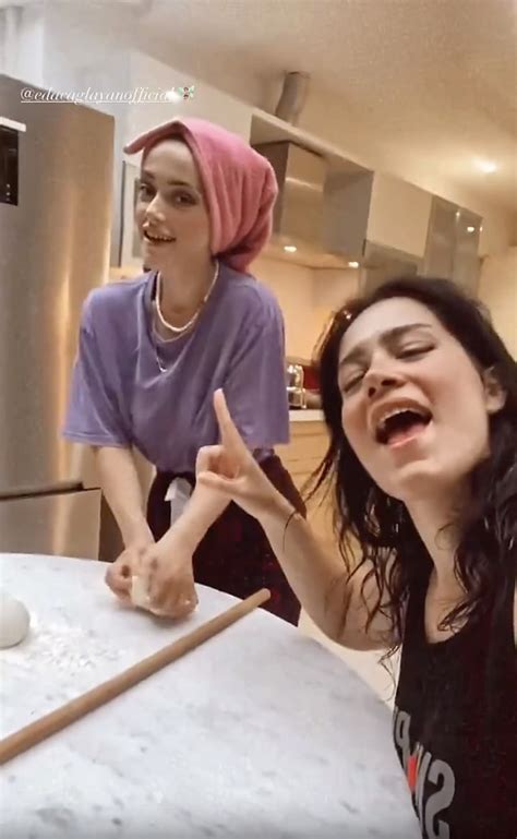 Merak Ediyorduk Şirin ve Eda MasterChef Evinden Video Paylaştı Onedio