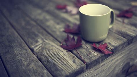 عکس فنجان چای در هوای برفی برای استوری اینستا و پروفایل