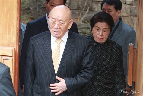 연희동 자택 나서는 전두환 이순자 오마이뉴스 모바일