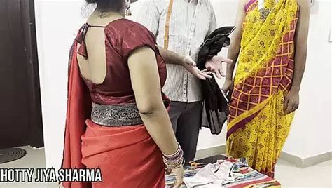 Desi Tailor Menggoda Dua Pelanggan Wanita Di Kedai Dan Seks Dubur Bertiga Keras Xhamster