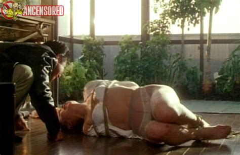 Naked Shôko Nakahara in Yugao fujin