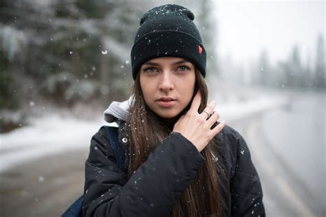 デスクトップ壁紙 雪 ポートレート 被写界深度 屋外の女性 2048x1367 Motta123 1143355