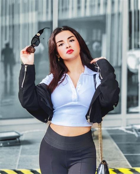 Pin On Avneet Kaur